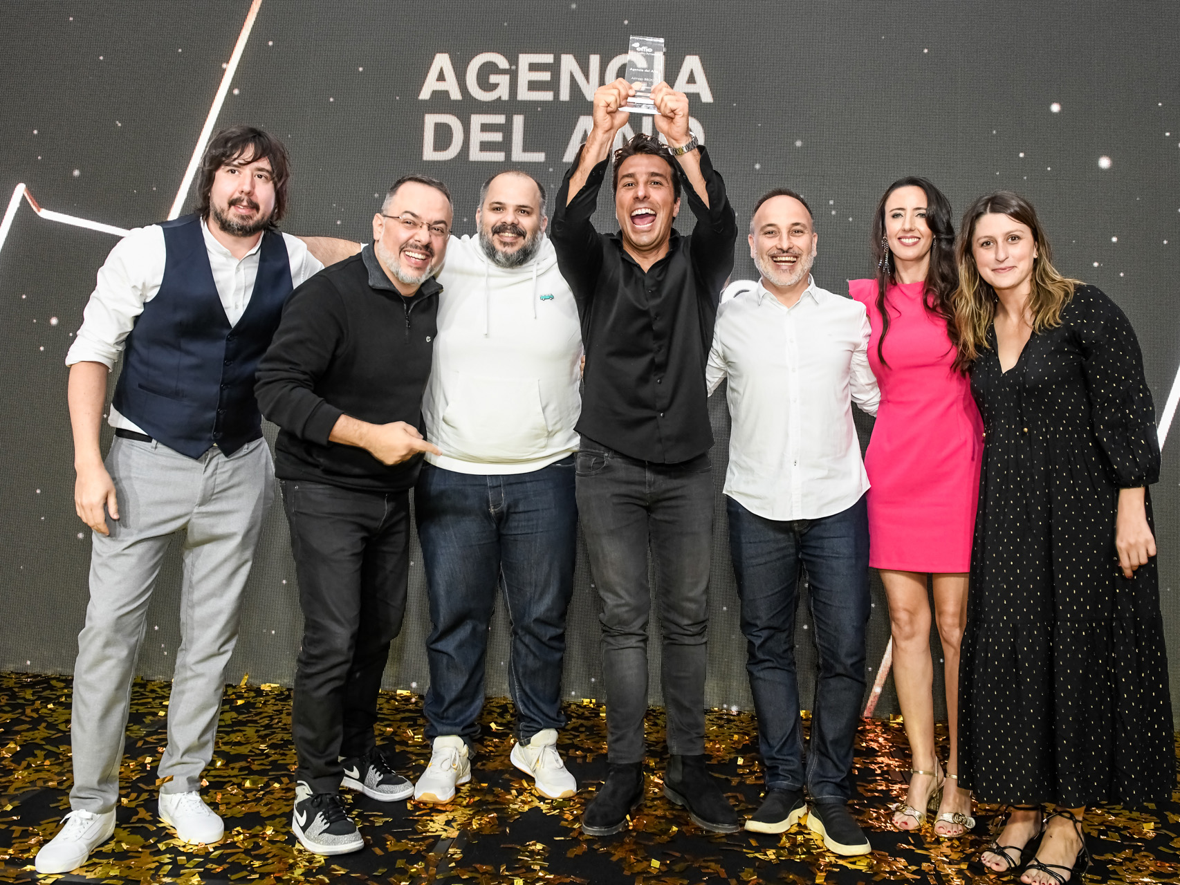 “Creemos en la creatividad que impacta en los negocios, en las personas y en la sociedad ...